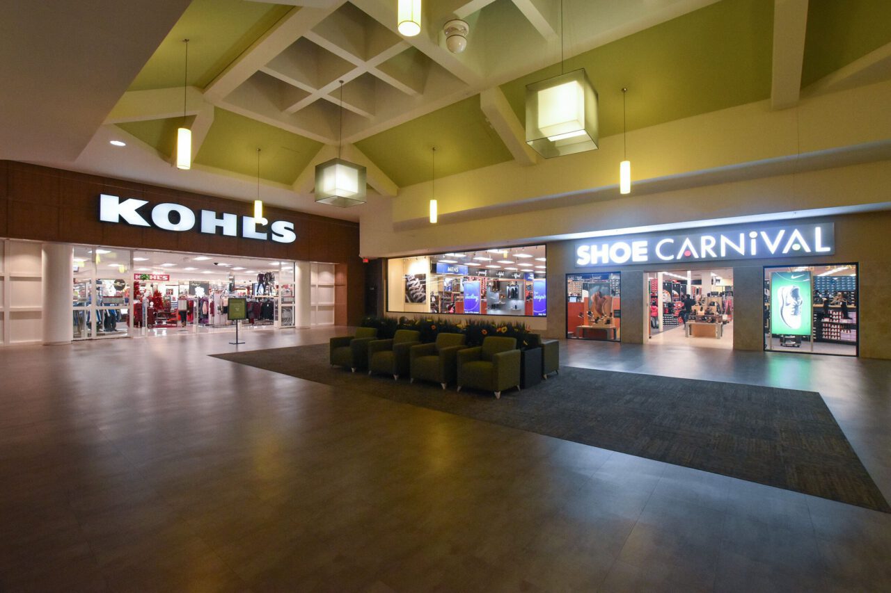 Macomb Mall - Lormax Stern