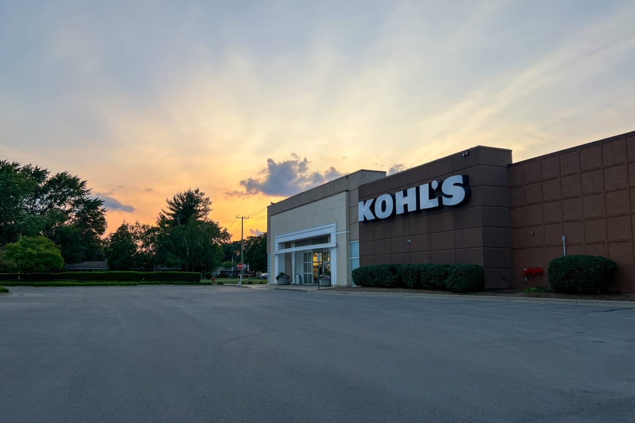 Macomb Mall - Lormax Stern